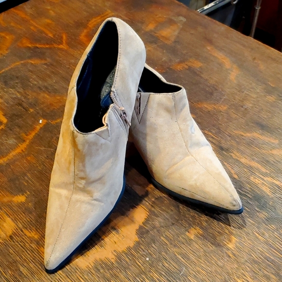 Chinese Laundry | Shoes | Chinese Laundry Pointed Toe 3 Heels Suede Zip ...